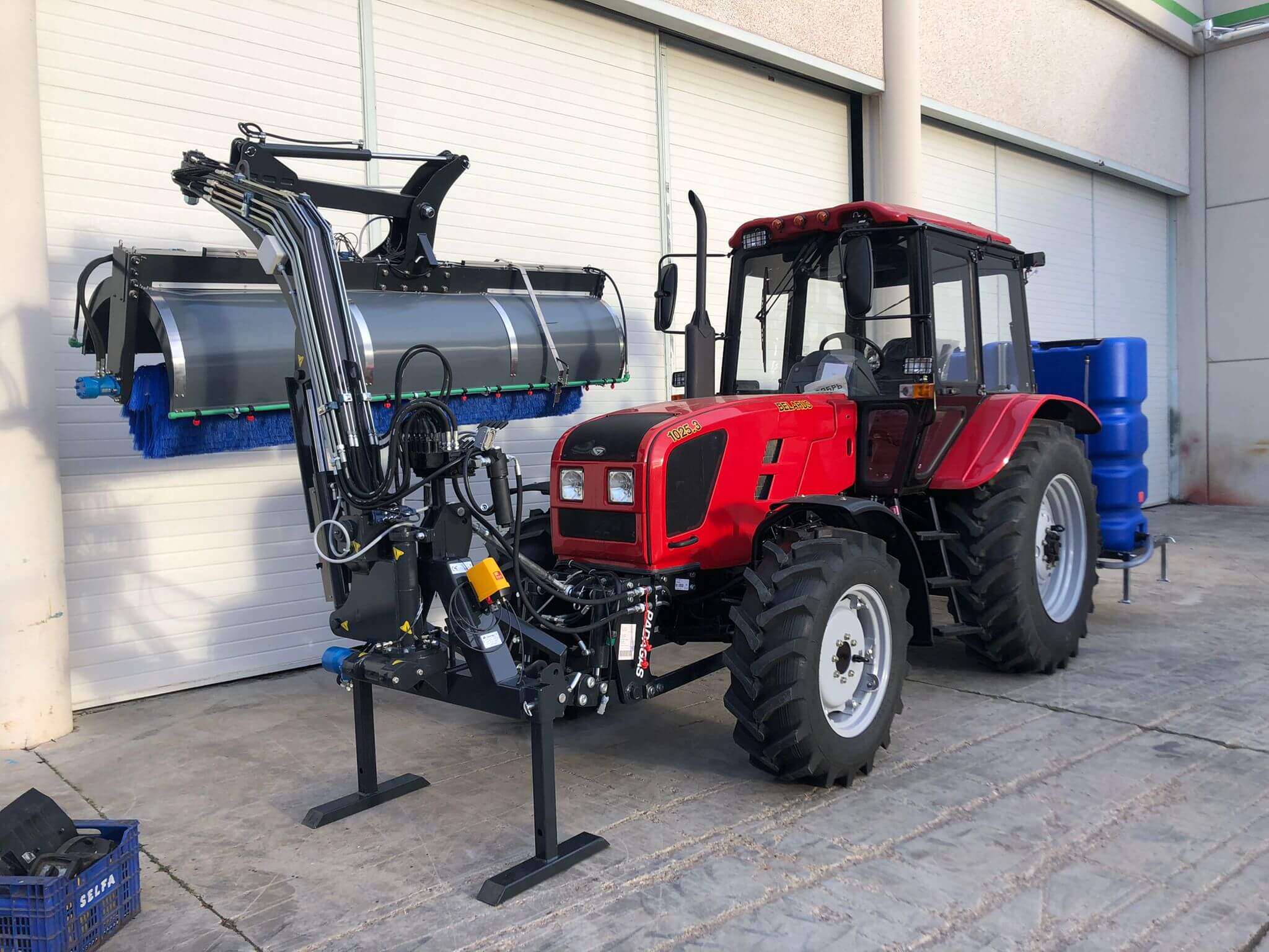 Solar panel cleaning tractor | D2 - SCM Solar