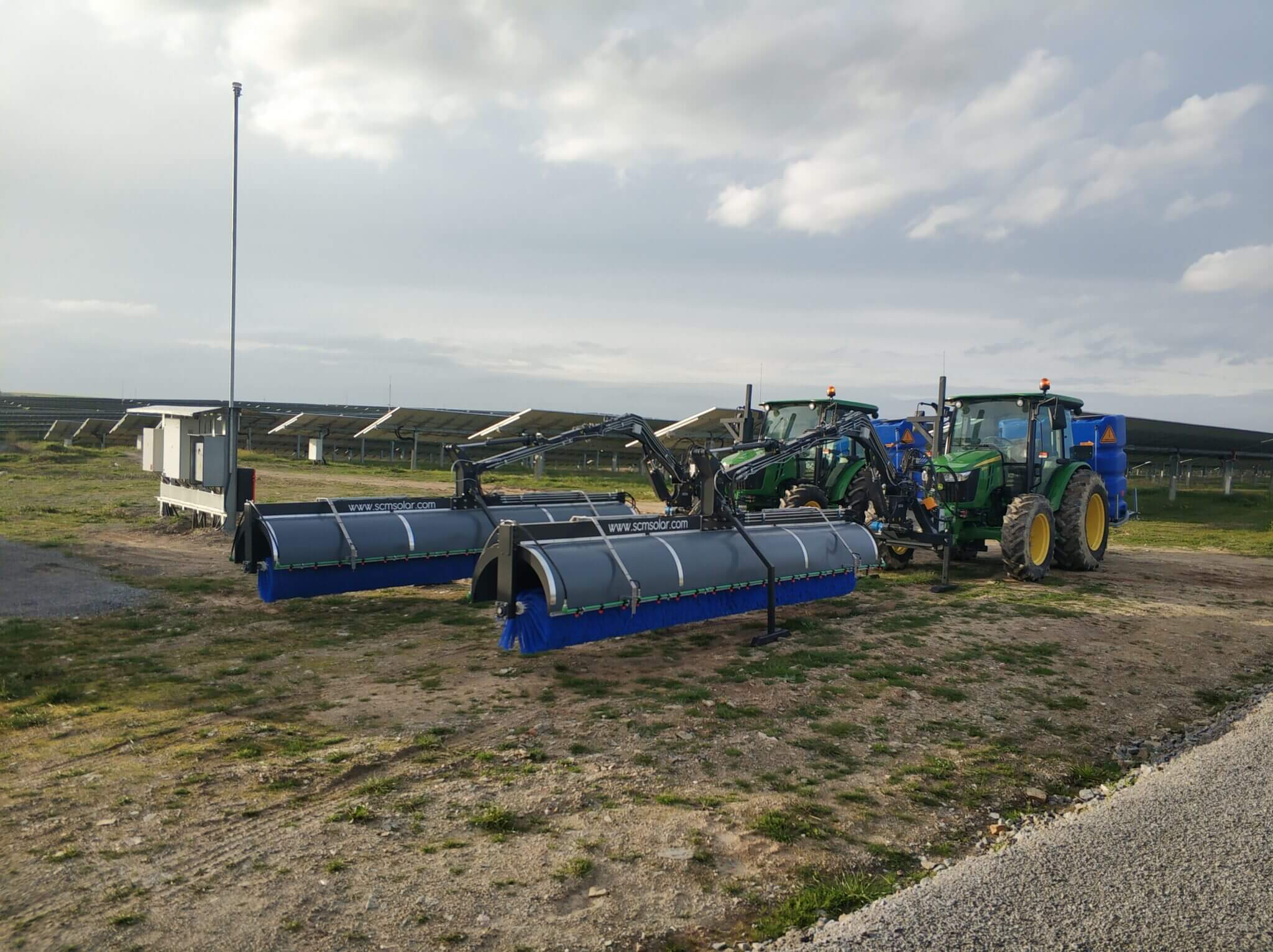 Solar panel cleaning tractor | D2 - SCM Solar