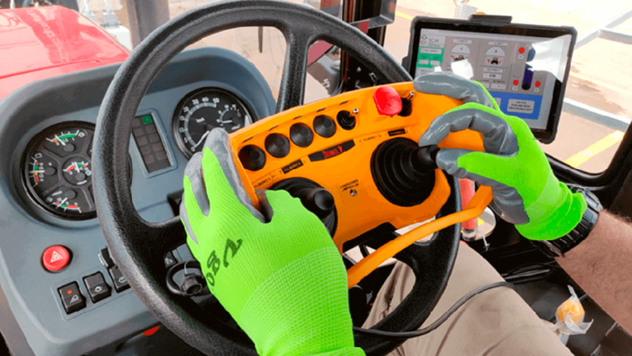 Solar panel cleaning tractor | D2 - SCM Solar