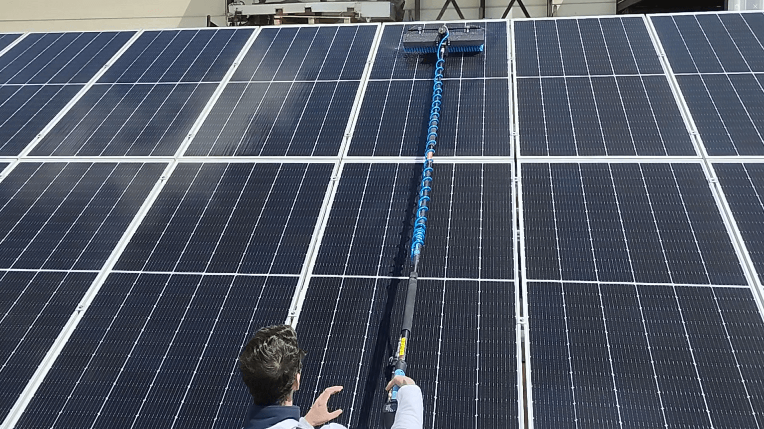 Solar panel cleaning brush and pole | P1 - SCM Solar