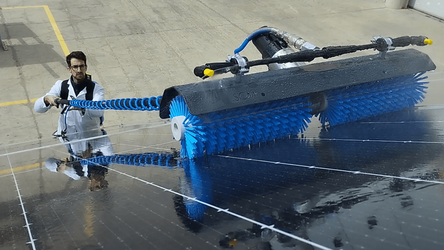 Solar panel cleaning brush and pole | P1 - SCM Solar